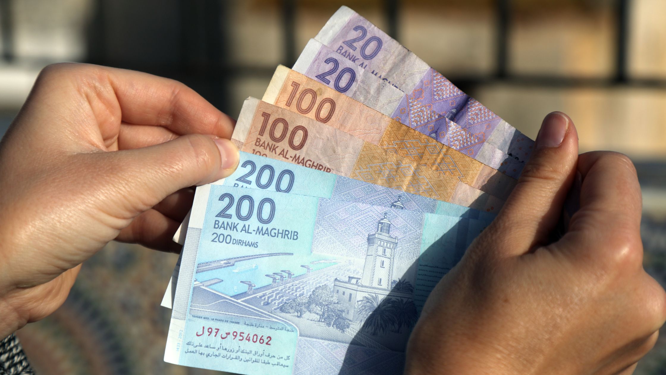 100 dirham maroko ile to zł - Gdzie kupić dirhamy marokańskie?
